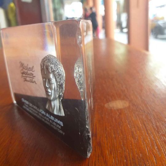 1984 MICHAEL JACKSON PAPERWEIGHT, Hobbies & Toys, Music & Media, Music ...