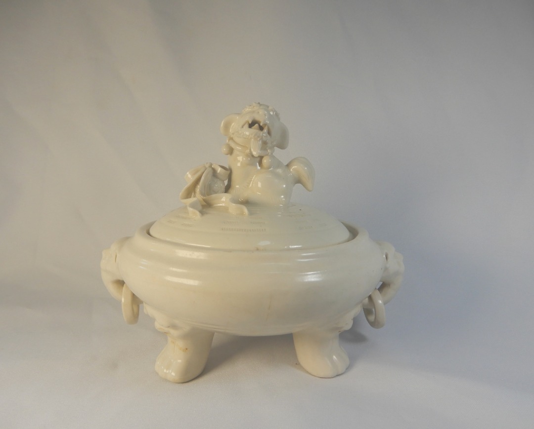 Chinese antique blanc de chine Dehua white porcelain censer foo dog lid ...
