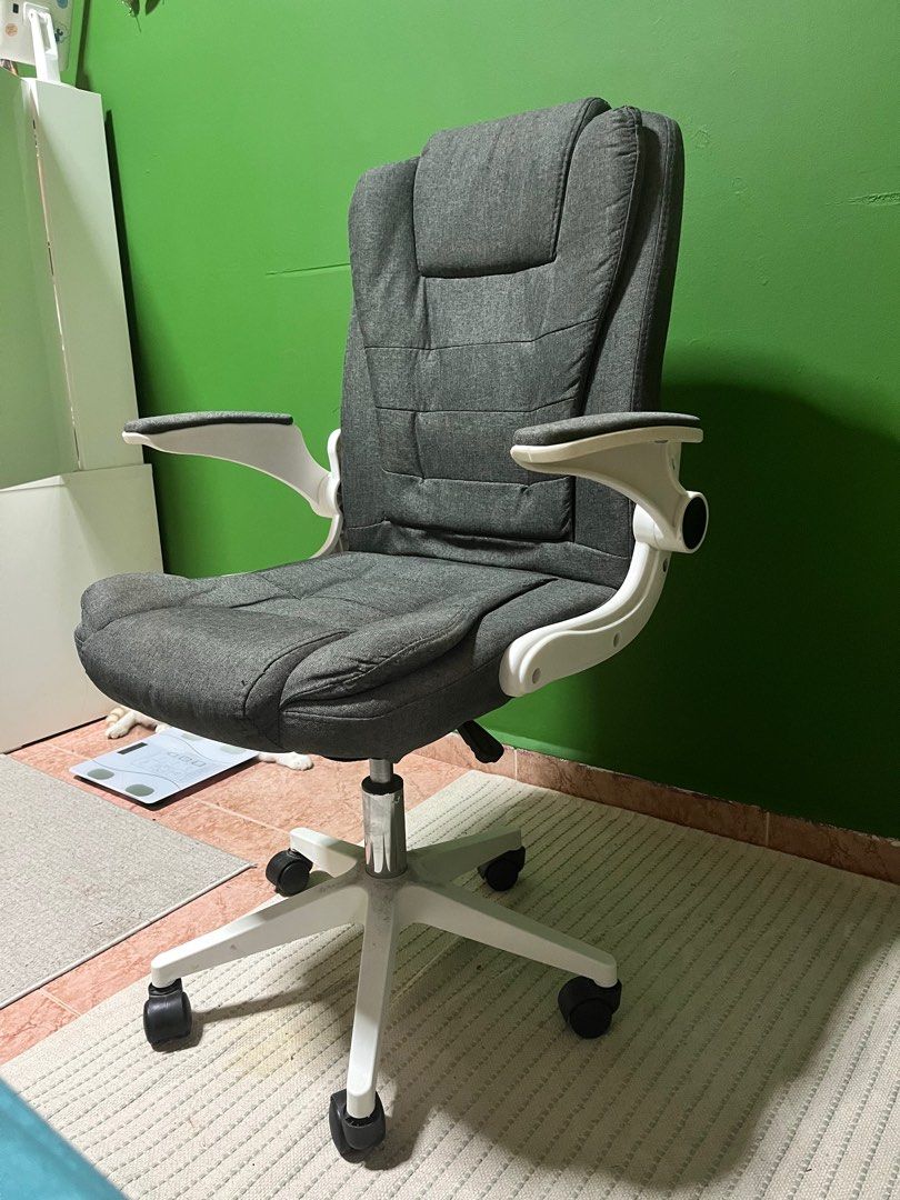 Computer chair, Furniture & Home Living, Furniture, Chairs on Carousell