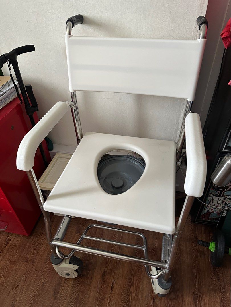 Hospital grade commode chair (DNR), Health & Nutrition, Assistive ...