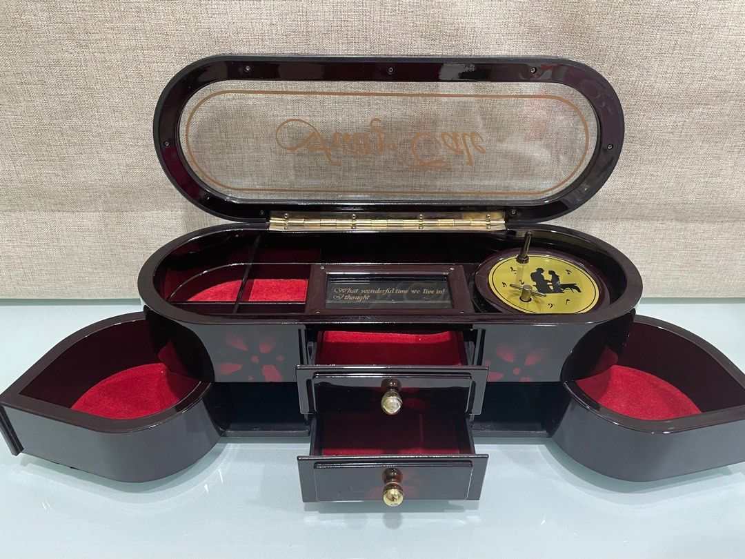 Jewellery music box, Women's Fashion, Jewelry & Organisers, Accessory ...