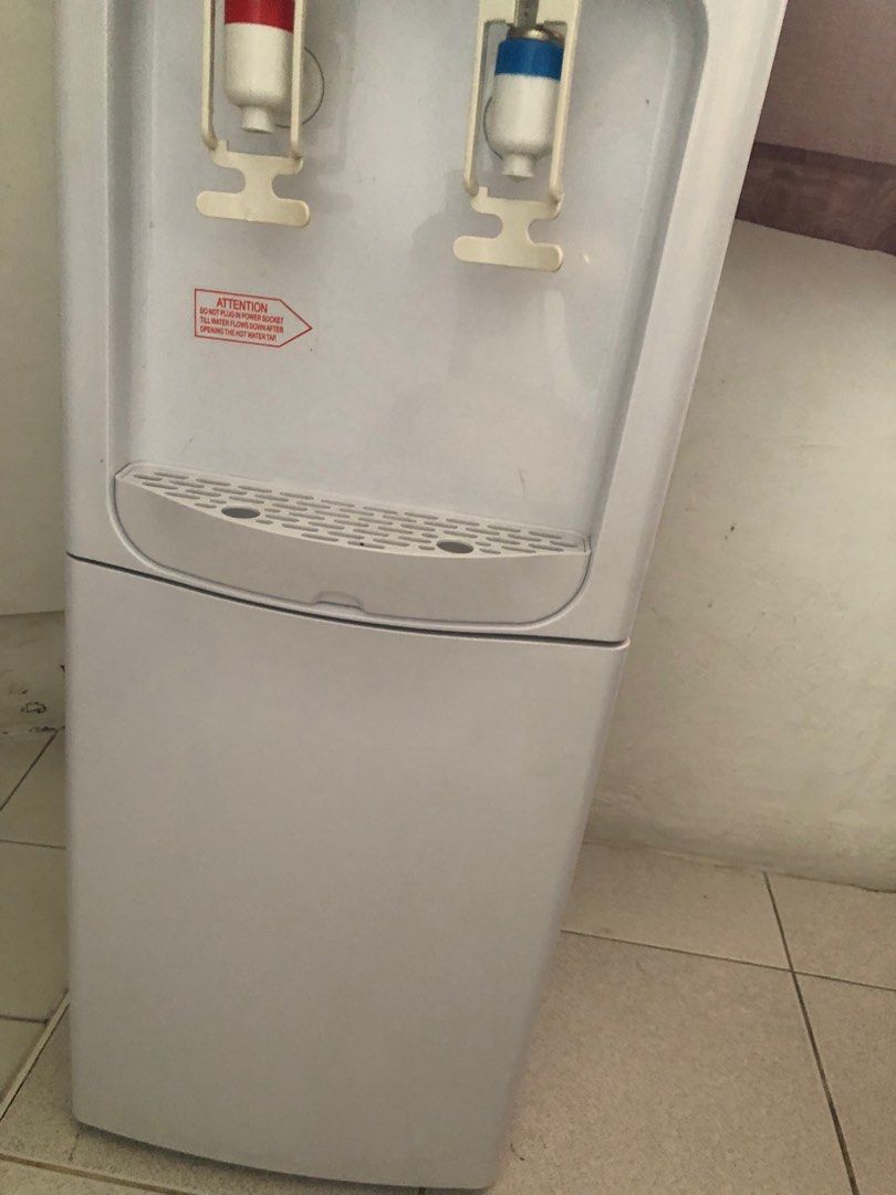 Kolin Hot and Cold Water Dispenser + 3 Water Gal Containers for FREE ...
