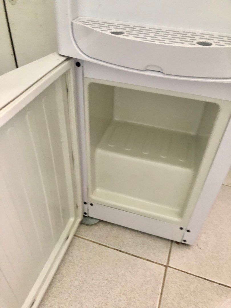 Kolin Hot and Cold Water Dispenser + 3 Water Gal Containers for FREE ...