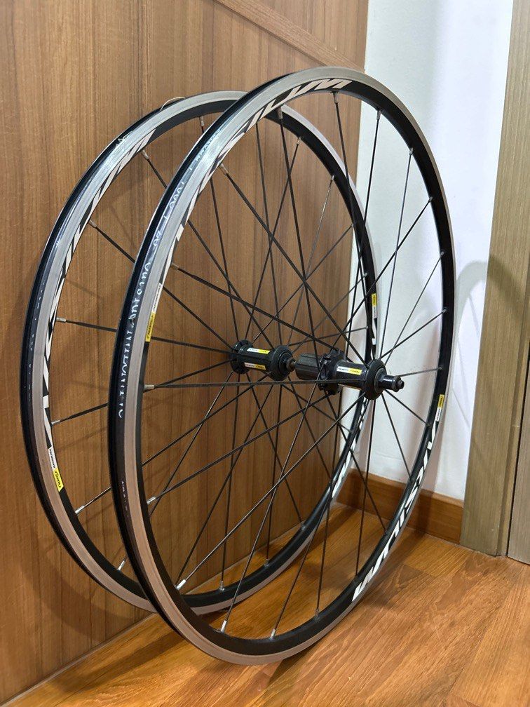 Mavic Aksium Rim Brake Wheelset, Sports Equipment, Bicycles & Parts ...