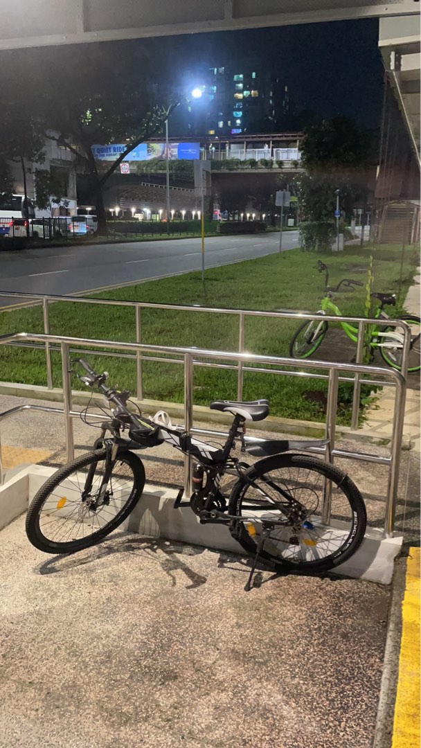 Mountain bike with two locks and one tire pump, Sports Equipment ...