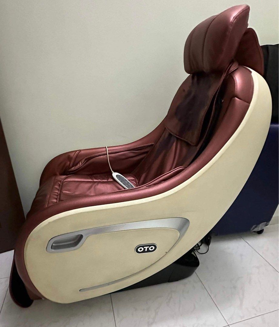OTO Massage Chair, Health & Nutrition, Massage Devices on Carousell