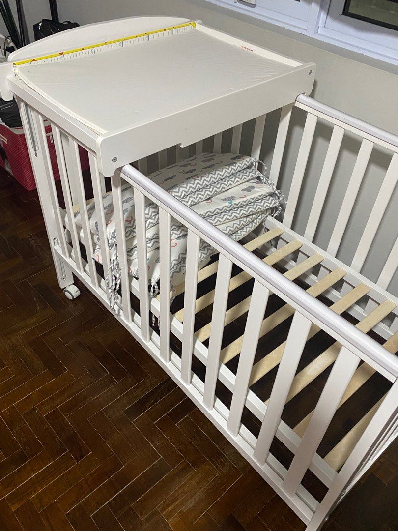 Palette Box Cot & Changing Table (No mattress), Babies & Kids, Baby ...