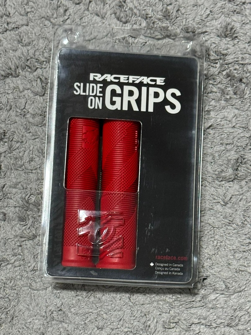 Race Face Sniper Slide On Grips, Sports Equipment, Bicycles & Parts ...