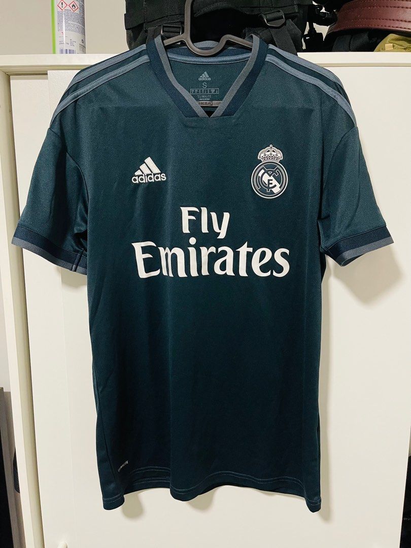 Real Madrid tee original, Men's Fashion, Activewear on Carousell