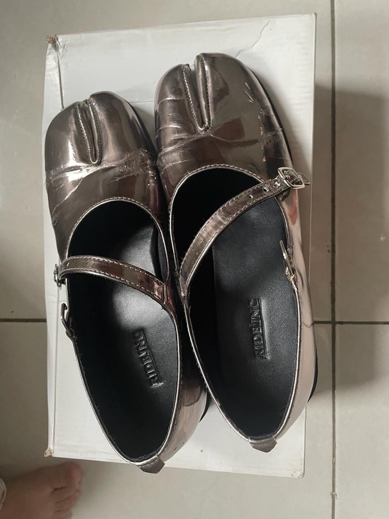 Rideinc- Rei Tabi flat, Fesyen Wanita, Sepatu di Carousell