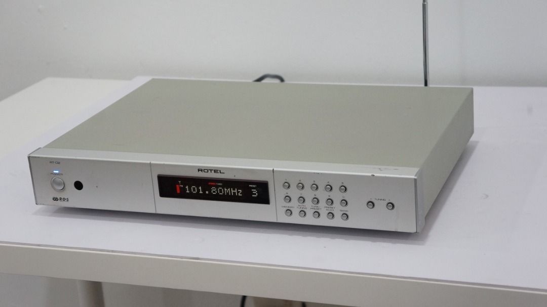 Rotel RT-02 High Grade FM/AM Stereo Tuner, Audio, Other Audio Equipment ...