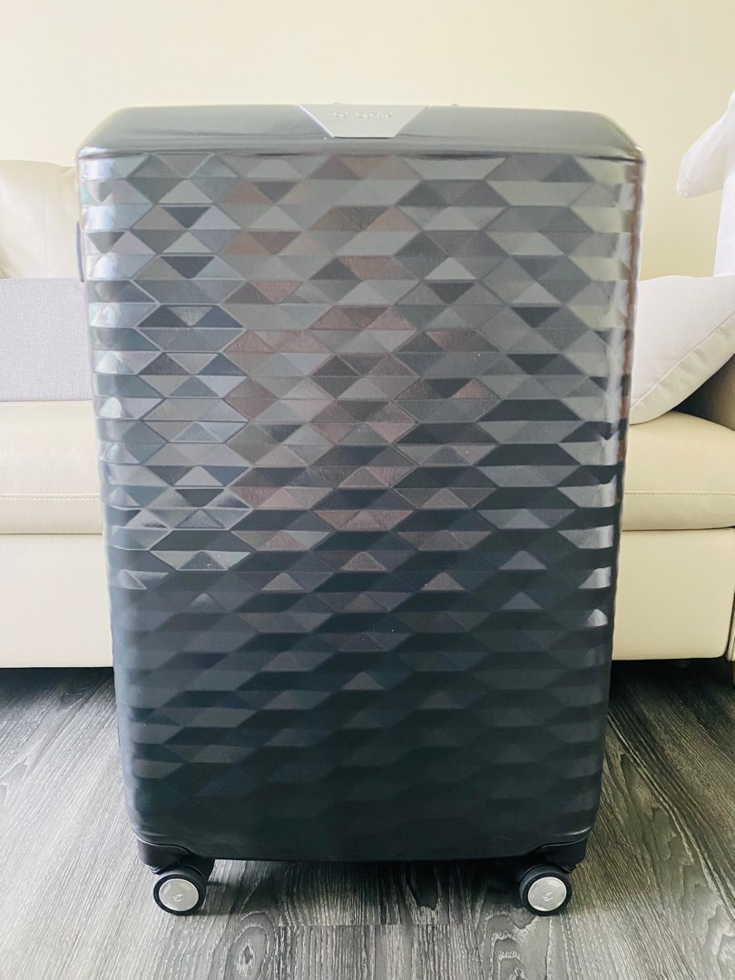 Samsonite Polygon Spinner 28 (Black), Hobbies & Toys, Travel, Luggage ...