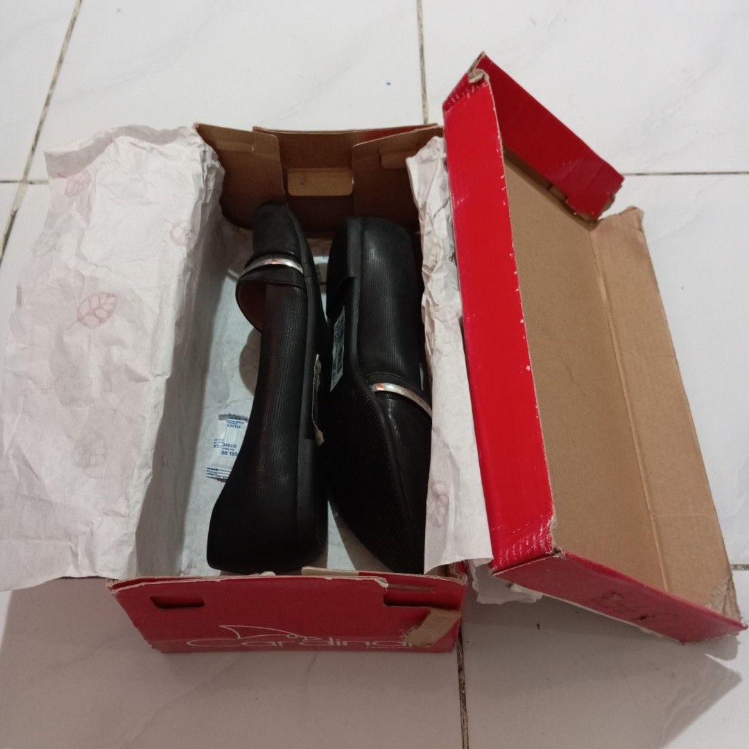 Sepatu Wanita Cardinal, Fesyen Wanita, Sepatu di Carousell