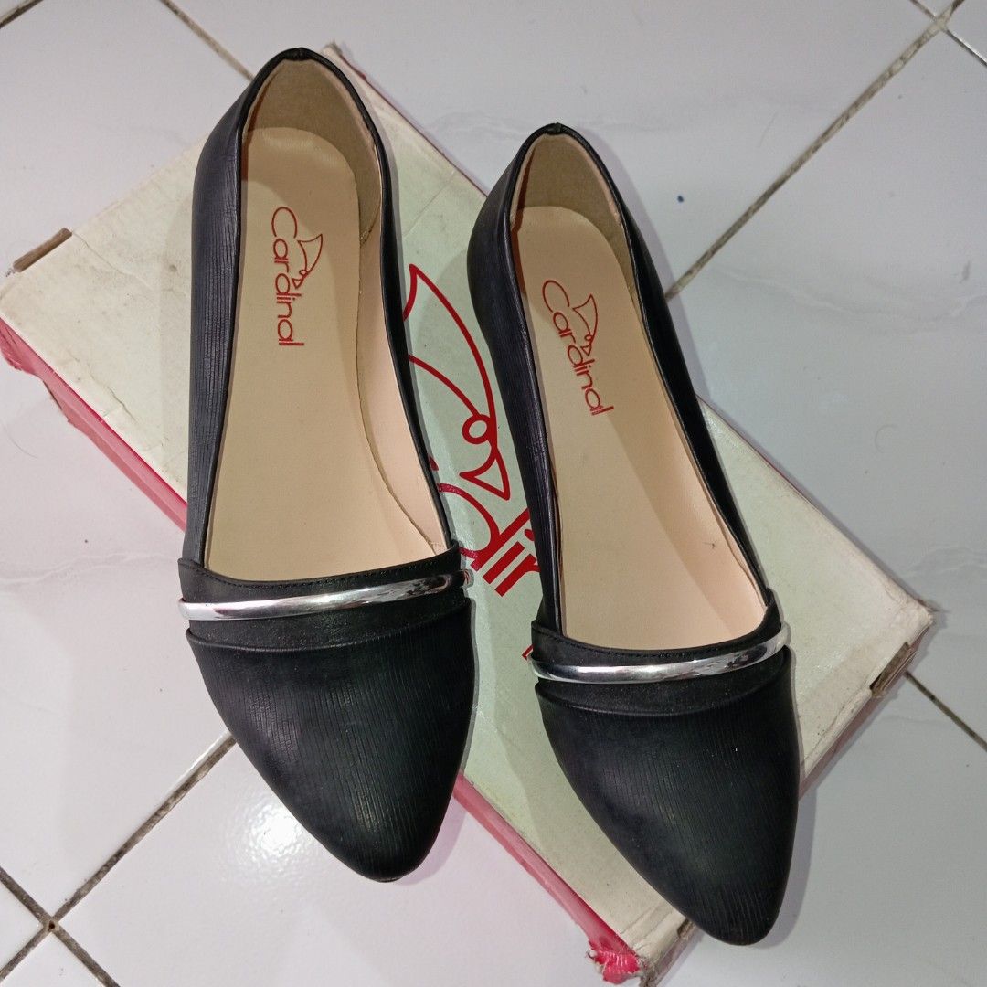 Sepatu Wanita Cardinal, Fesyen Wanita, Sepatu di Carousell