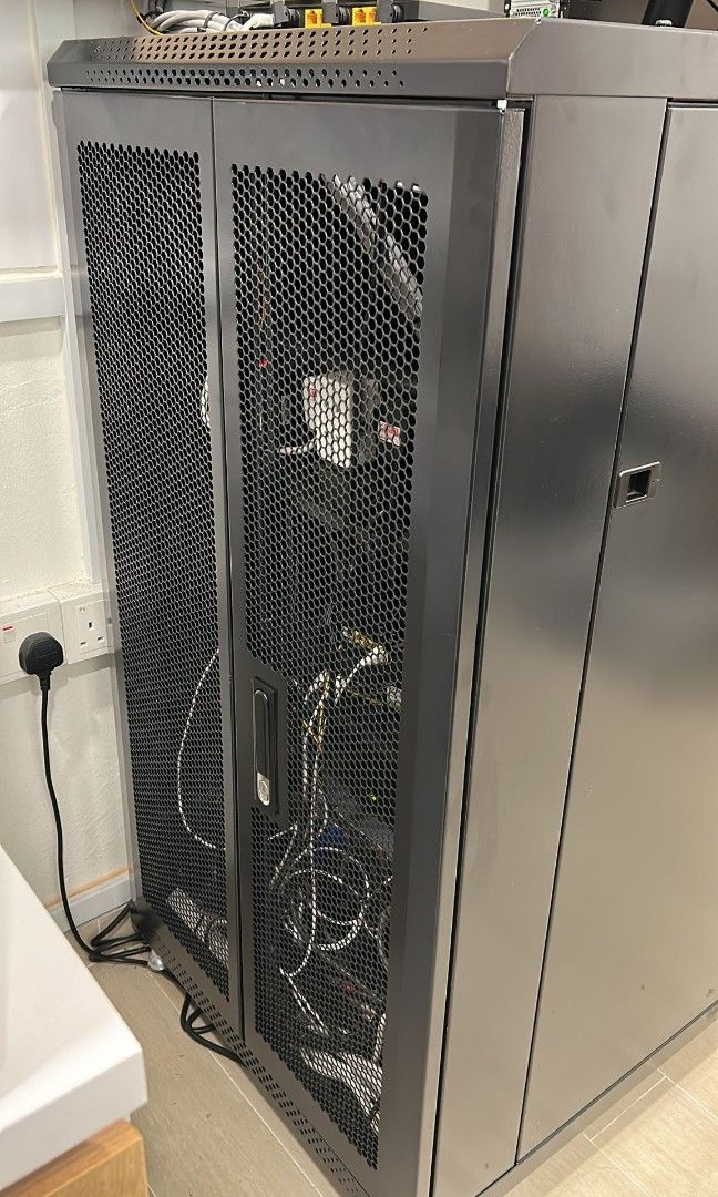 Server Cabinet, Computers & Tech, Office & Business Technology on Carousell