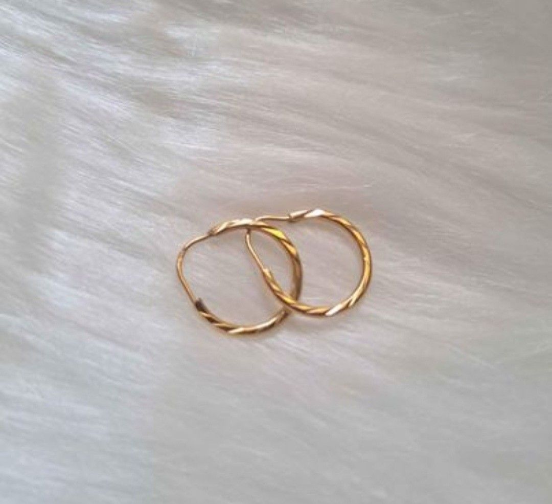 SUBASTA 21k Saudi Gold Loop Earrings 0.5g, Women's Fashion, Jewelry ...