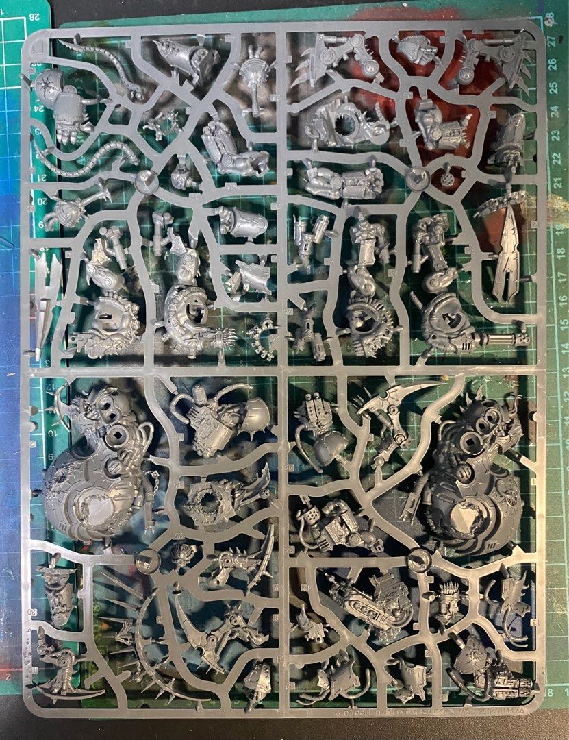 Warhammer 40k chaos marines 2 obliterator and venomcrawler, Hobbies ...