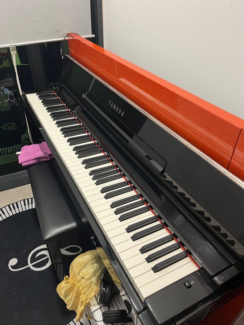 Yamaha Avant Grand Piano F02 Modus with chair and Yamaha headphones ...