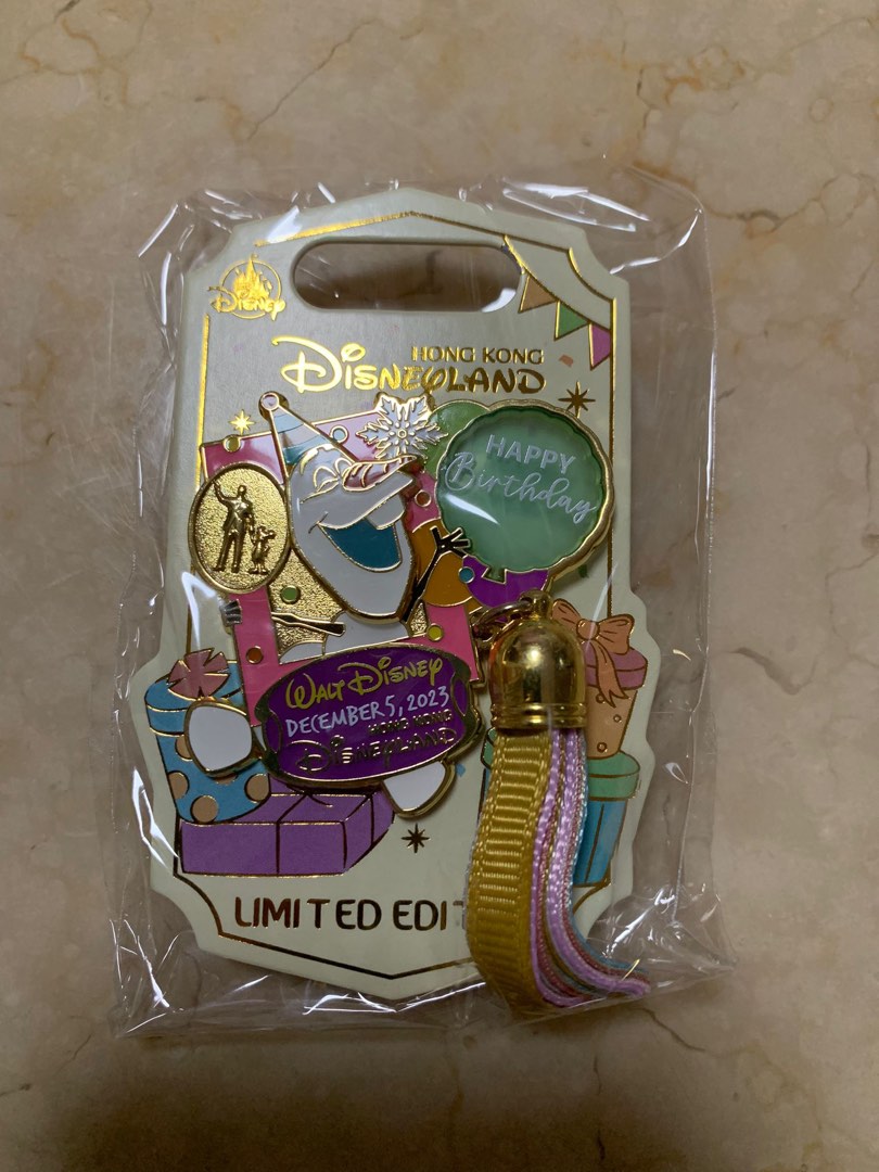 香港迪士尼樂園 限量版徽章 華特生日 Olaf HKDL LE Pin, 興趣及遊戲, 收藏品及紀念品, 明星周邊 - Carousell