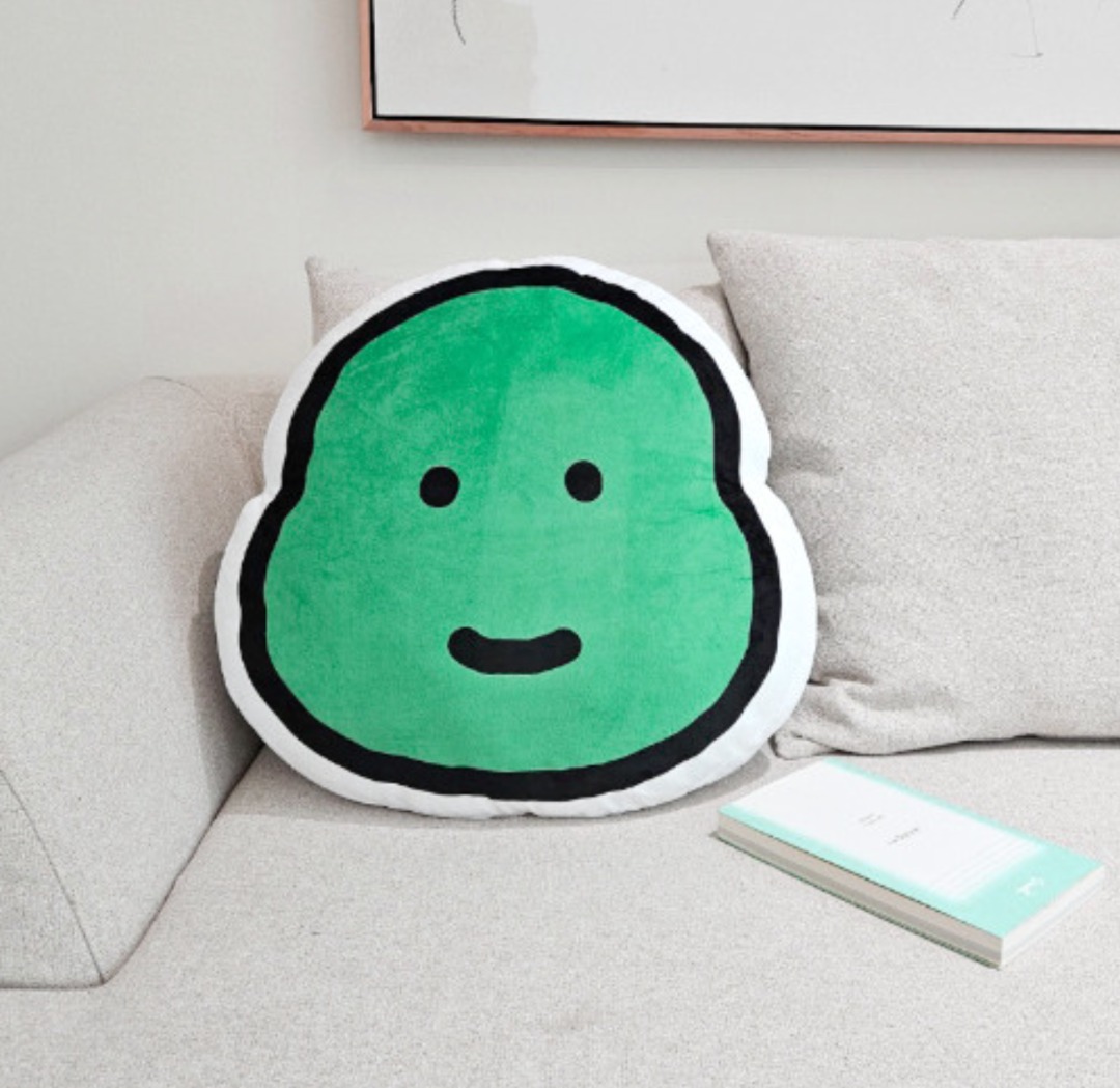快閃價！Pre-order 預購｜韓星 K-pop 〗Joguman studio x YUYU 綠色恐龍頭cushion攬枕, 興趣及遊戲, 玩具 & 遊戲類 - Carousell