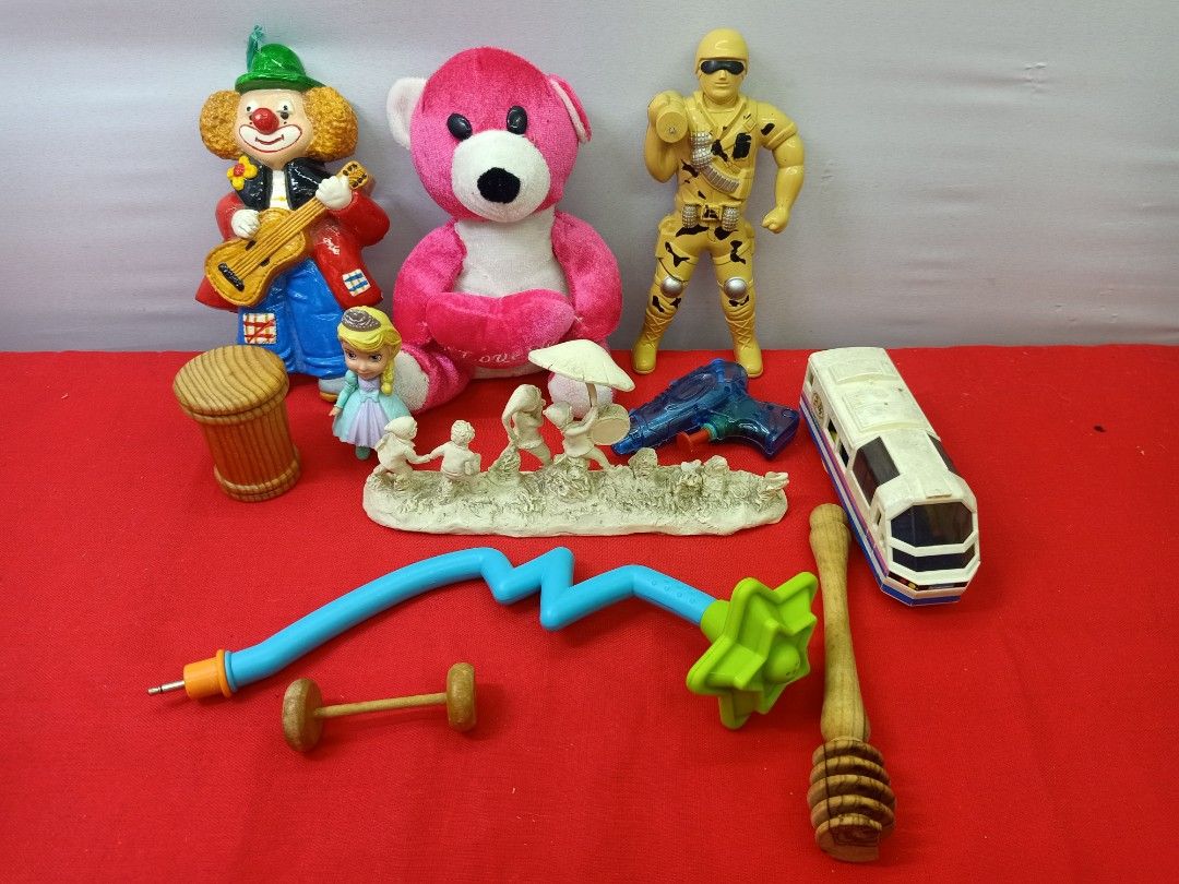 Assorted damaged toys and display items 145 per set *R71, Hobbies ...