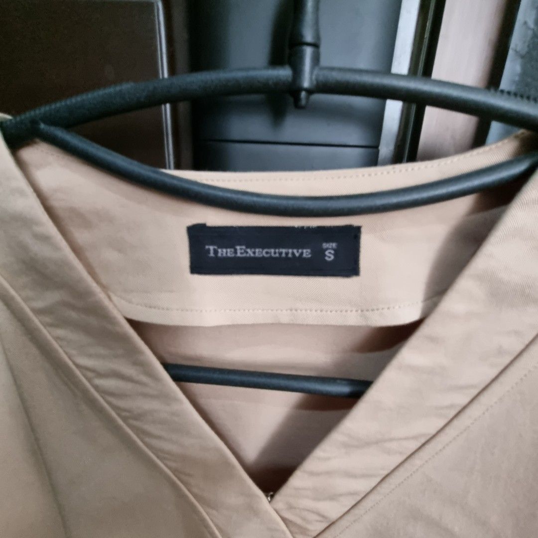 Baju kerja the executive, Fesyen Wanita, Pakaian Wanita, Atasan di ...