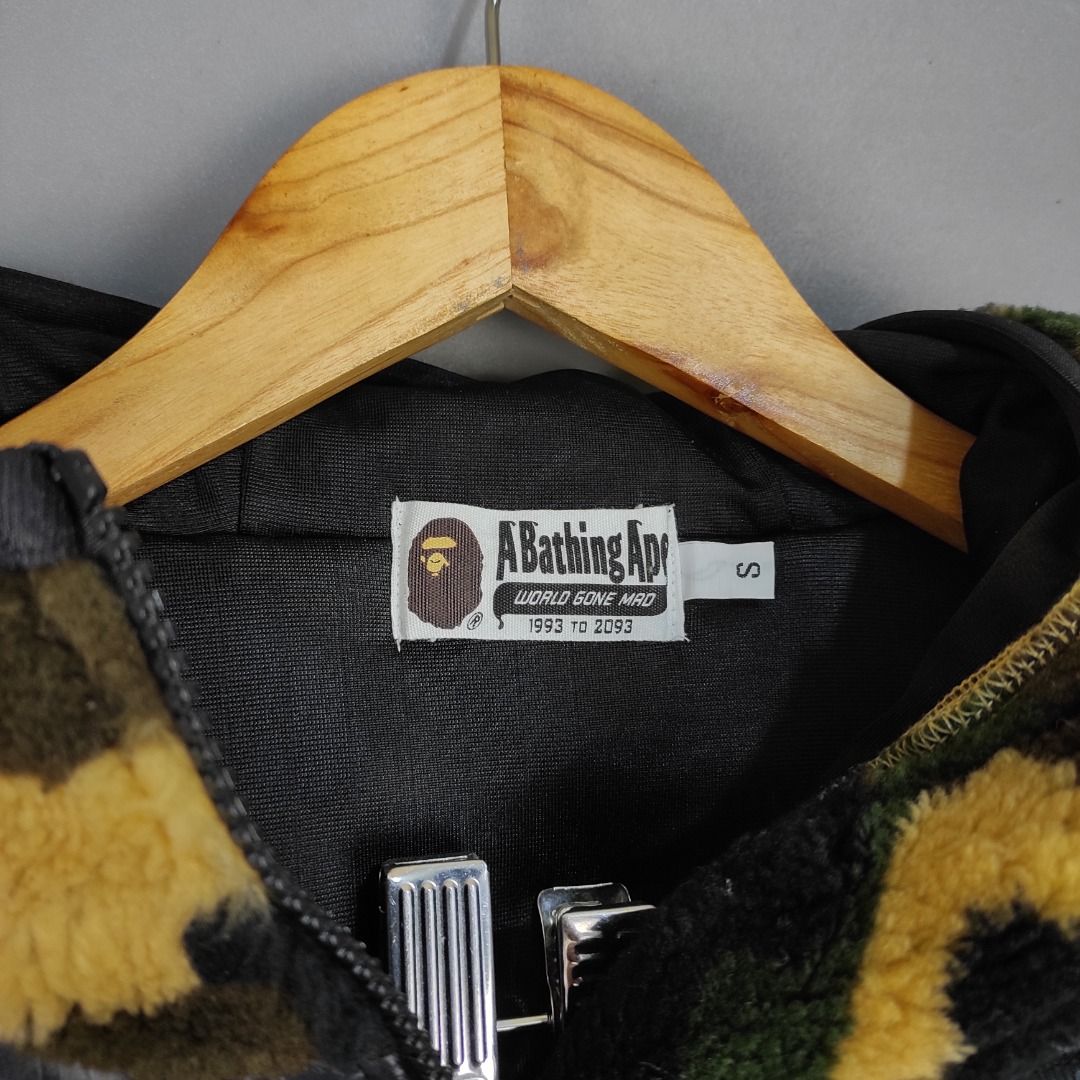 AUTHENTIC BAPE FIRST CAMOU BOA FLEECE VEST, Men's Fashion, Activewear ...