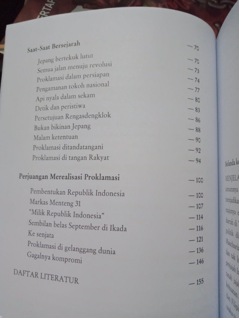 Buku: Sekitar Proklamasi 17 Agustus 1945, Hobbies & Toys, Books & Magazines, Storybooks on Carousell