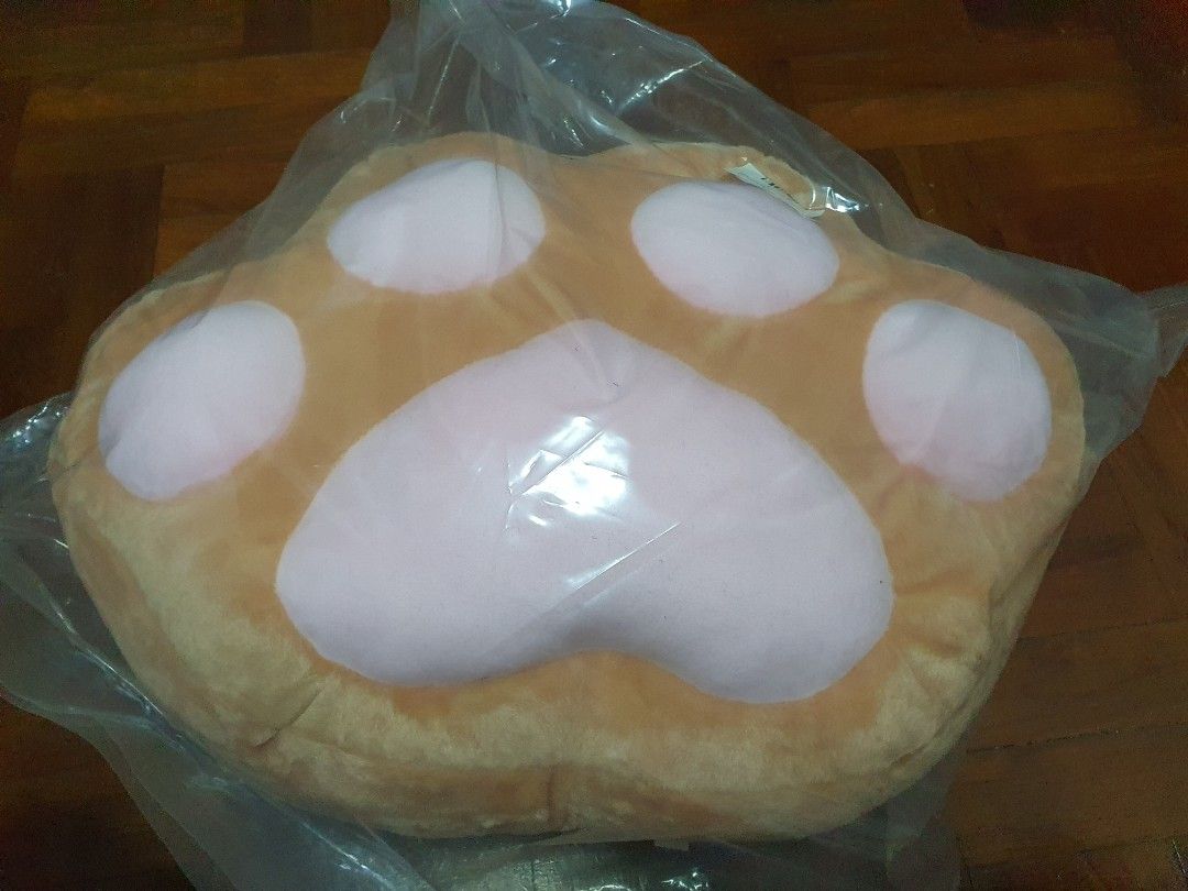Cat paw plushie from Toreba, Hobbies & Toys, Toys & Games on Carousell