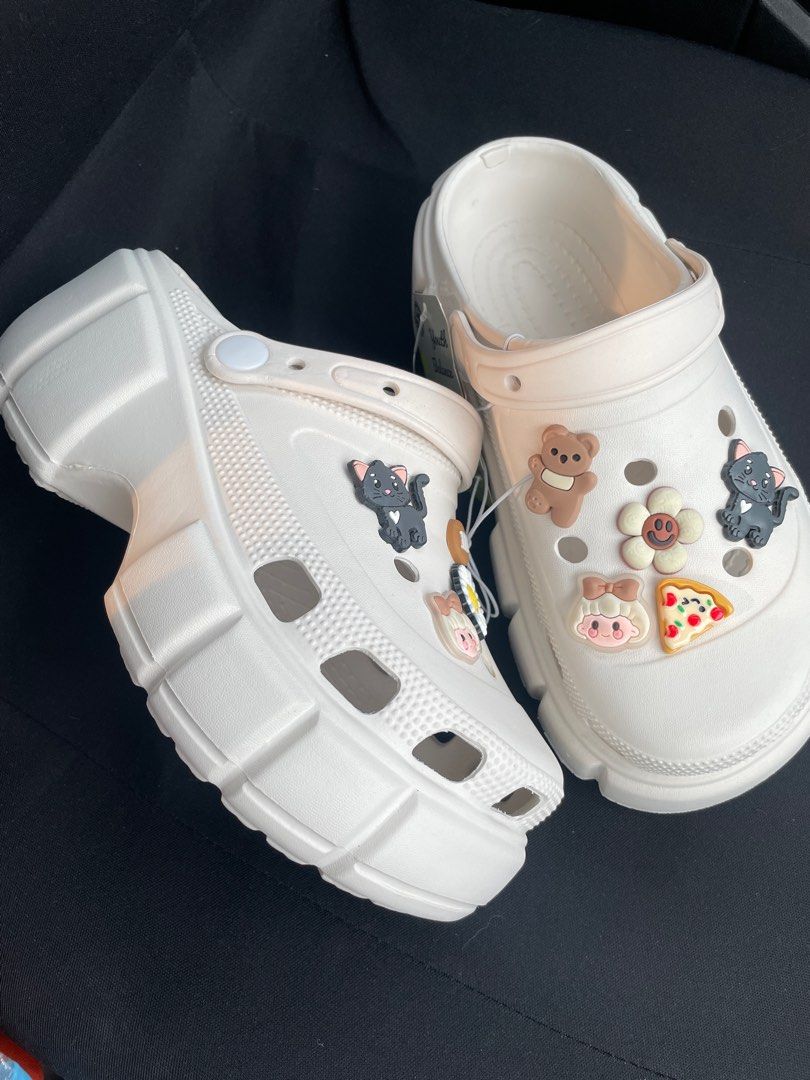 Crocs Inspo Shoes - in BW ( white bone ), Fesyen Wanita, Sepatu di ...