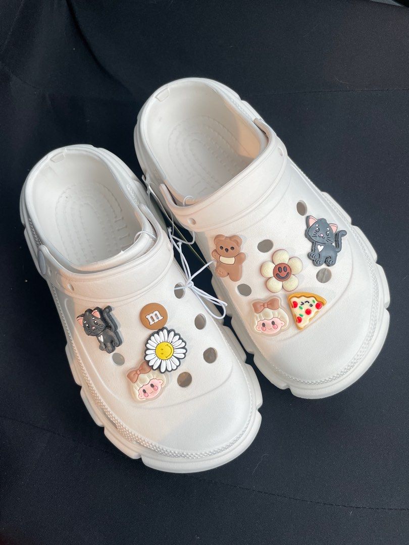 Crocs Inspo Shoes - in BW ( white bone ), Fesyen Wanita, Sepatu di ...