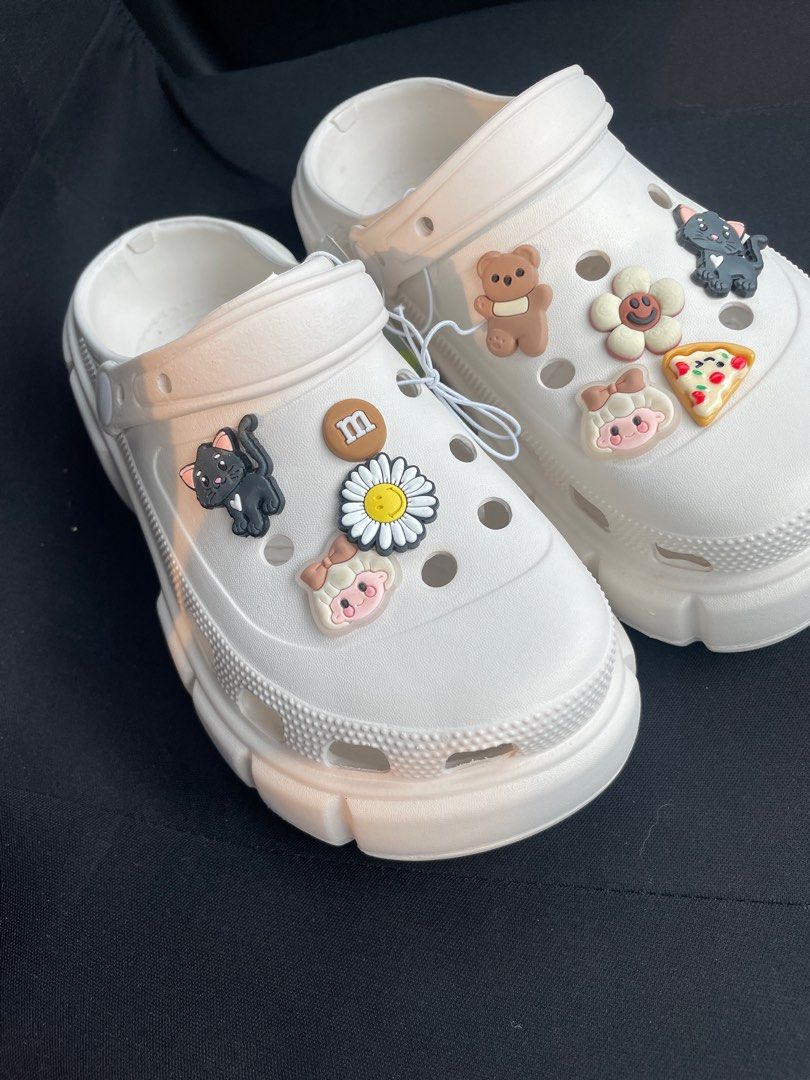 Crocs Inspo Shoes - in BW ( white bone ), Fesyen Wanita, Sepatu di ...