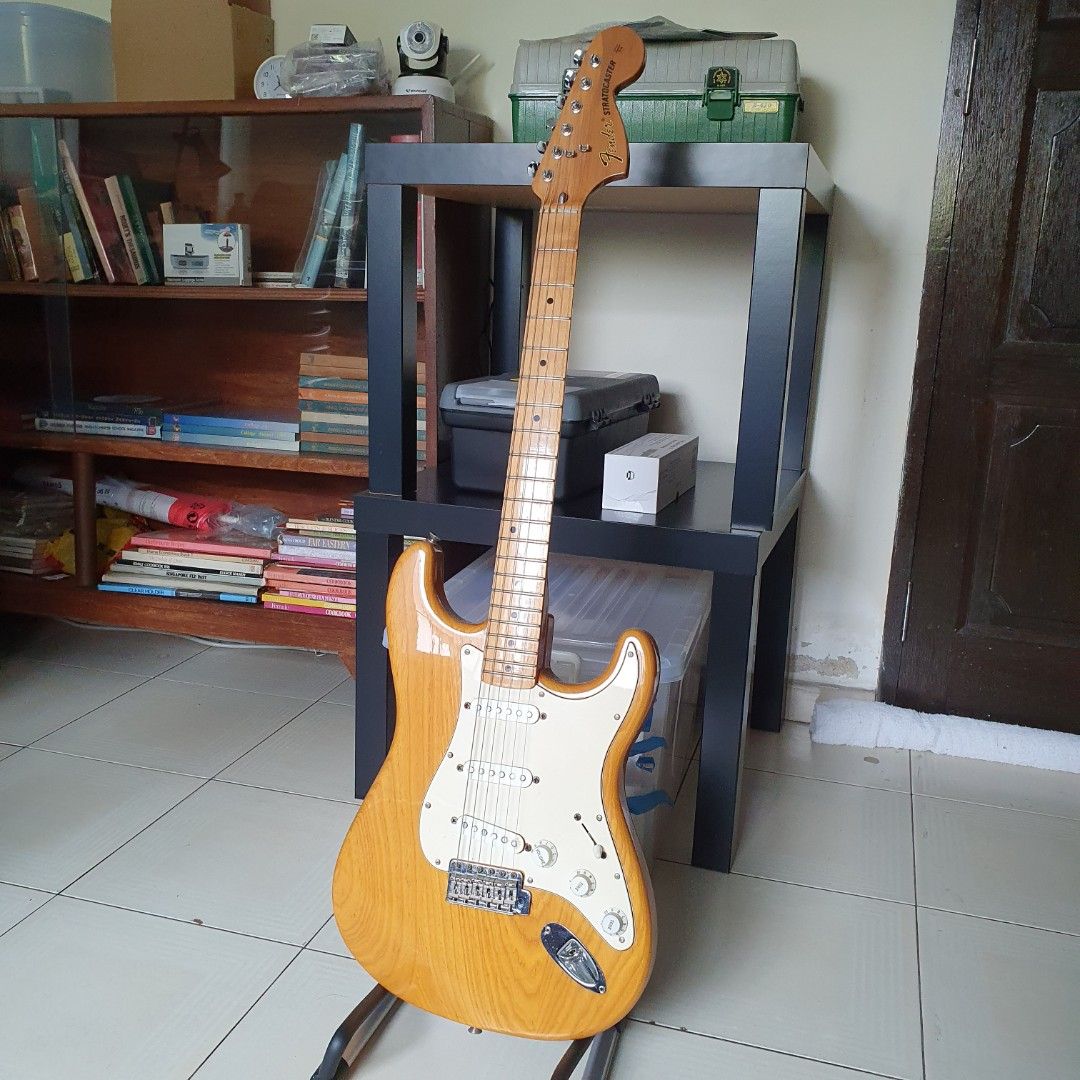 Fender 70s MIM stratocaster, Hobbies & Toys, Music & Media, Musical Instruments on Carousell