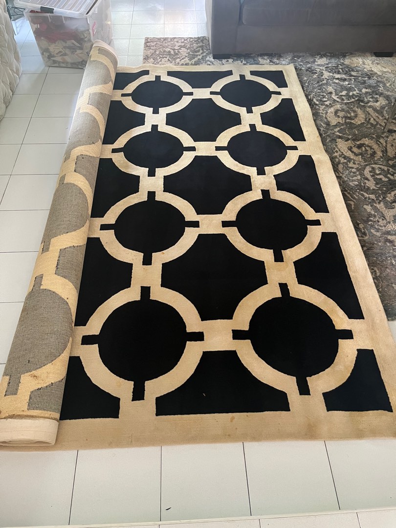 Free modern carpet, Furniture & Home Living, Home Decor, Carpets, Mats ...