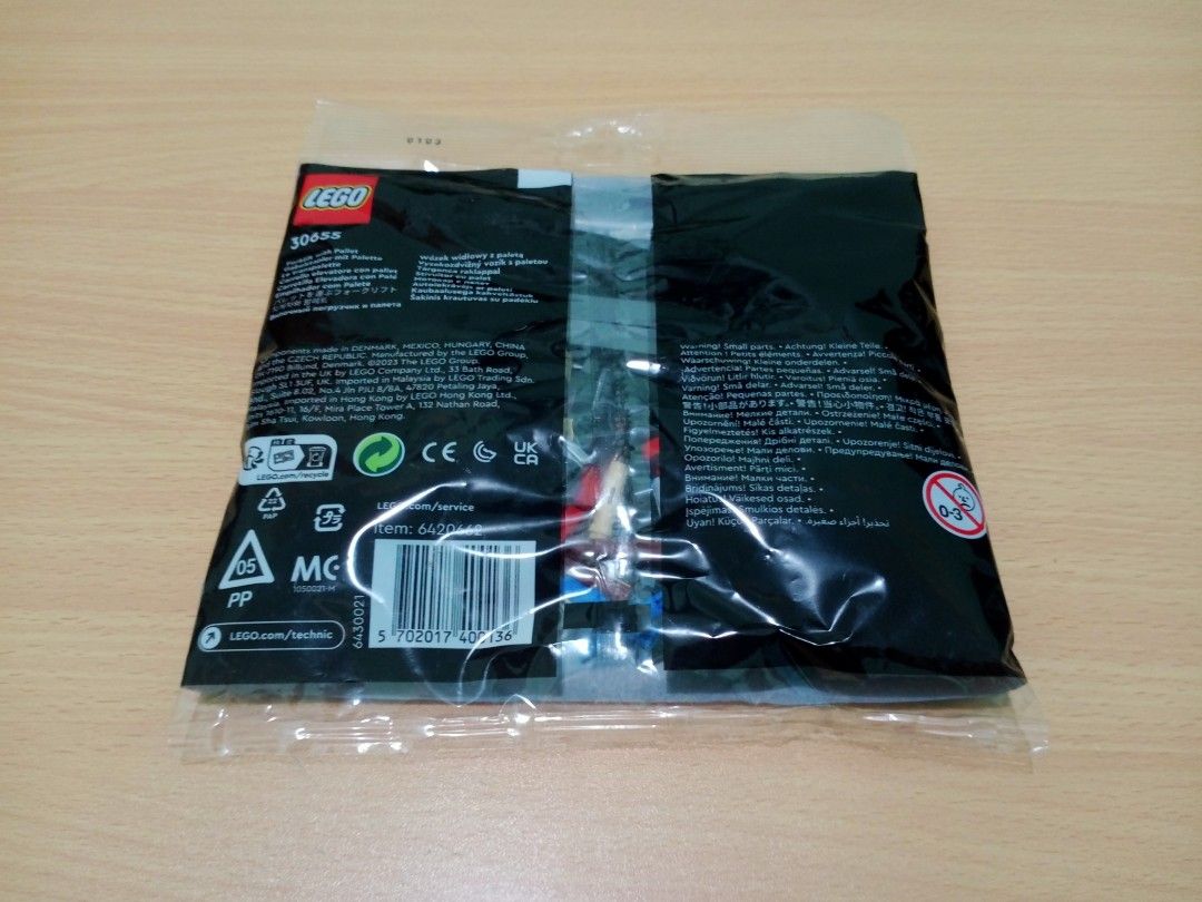 FREEBIE: LEGO Technic Forklift with Pallet 30655 (SEALED), Hobbies ...