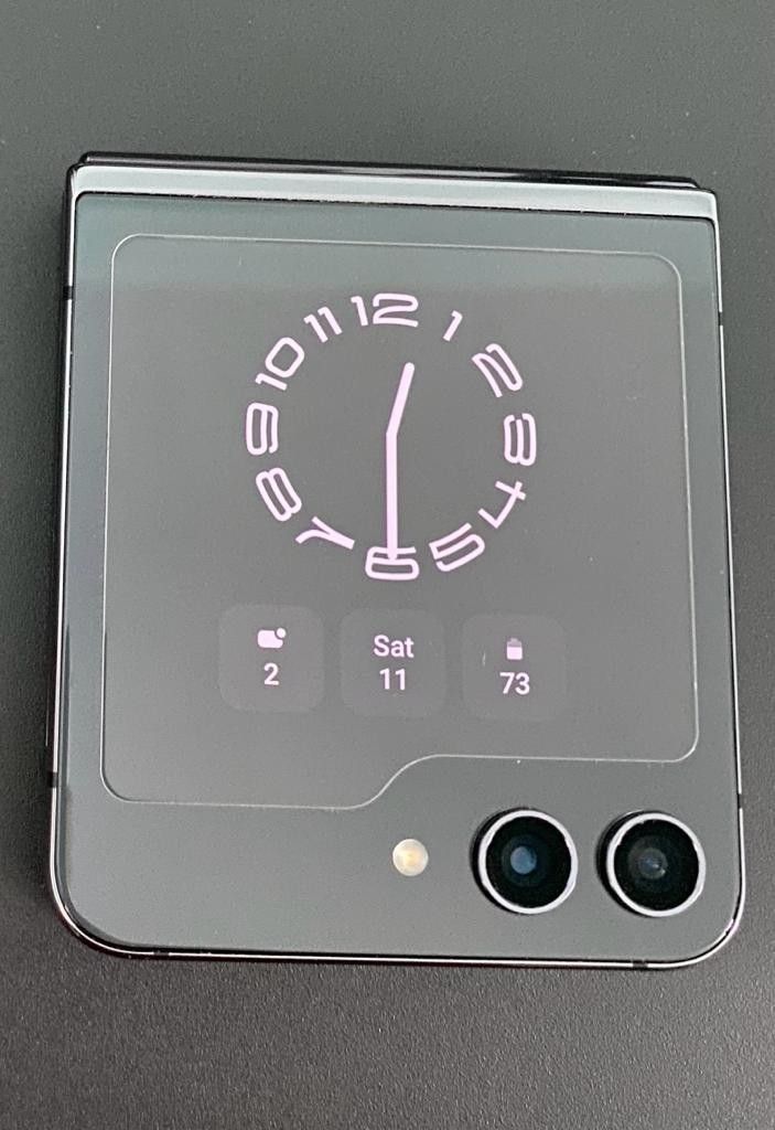 Galaxy Z Flip 5 Graphite 256GB, Mobile Phones & Gadgets, Mobile Phones ...