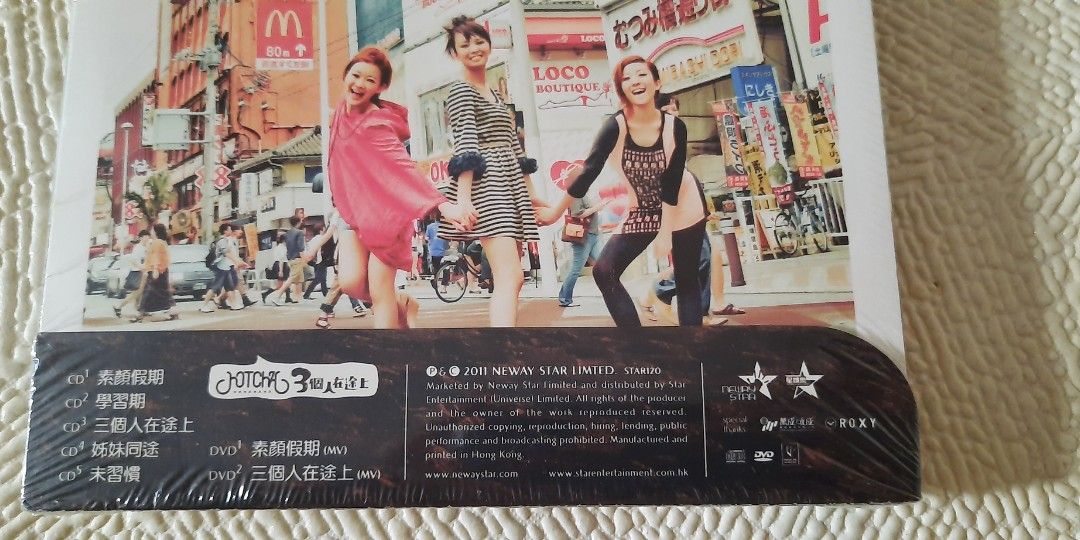 Hotcha 3個人在途上 CD + DVD + 寫真集, 興趣及遊戲, 音樂、樂器 & 配件, 音樂與媒體 - CD 及 DVD - Carousell