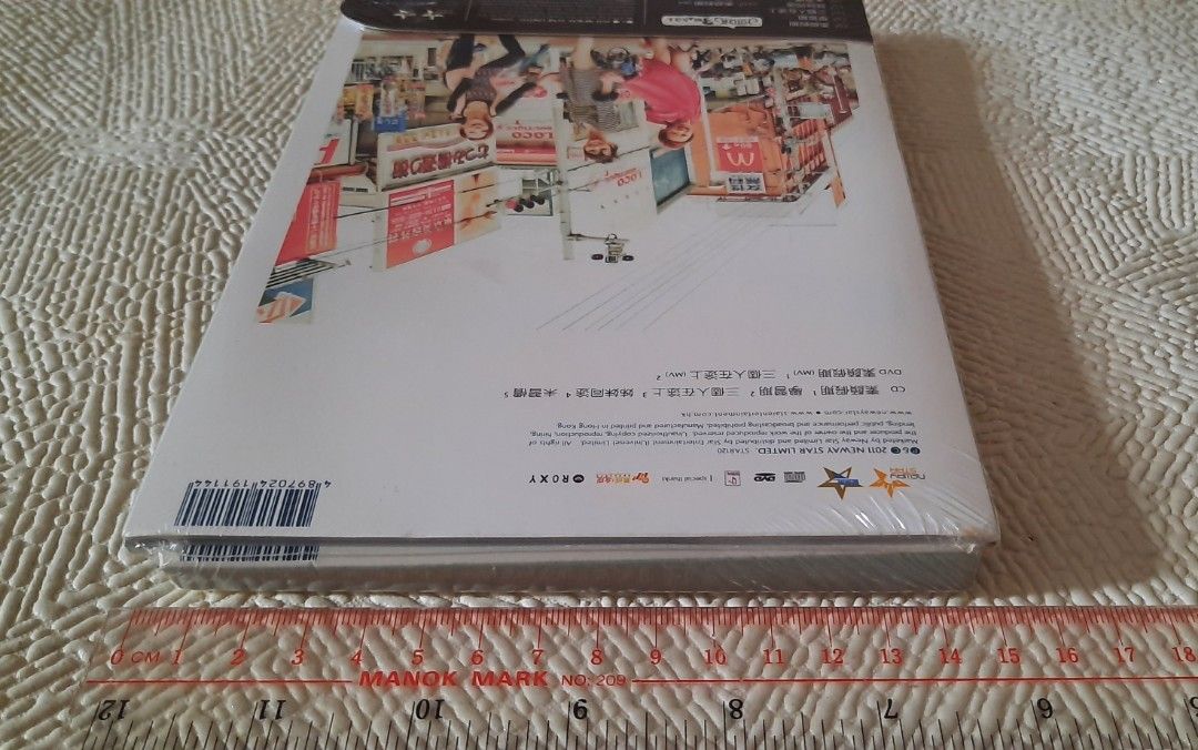 Hotcha 3個人在途上 CD + DVD + 寫真集, 興趣及遊戲, 音樂、樂器 & 配件, 音樂與媒體 - CD 及 DVD - Carousell