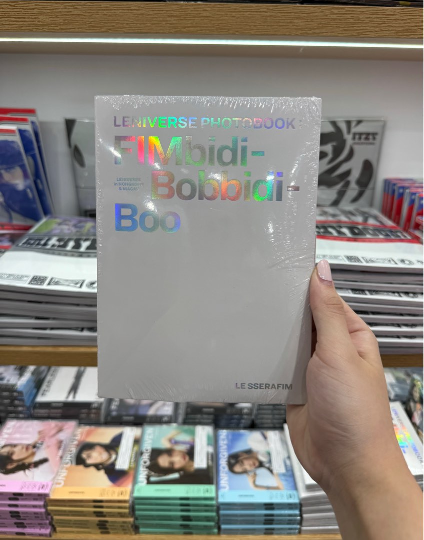 instock le sserafim [LE SSERAFIM] LENIVERSE PHOTOBOOK : FIMbidi-Bobbidi-Boo, Hobbies & Toys ...