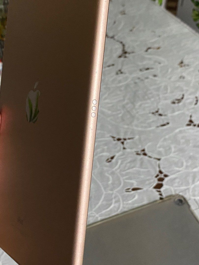 Ipad 7th generation (2019) Rose Gold 32GB Wifi with Apple Keyboard ...