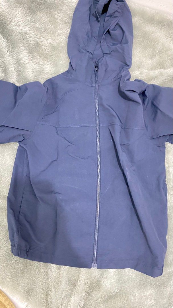 Jaket parasut UNIQLO, Fesyen Wanita, Pakaian Wanita, Baju Luaran di Carousell