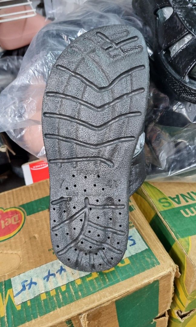 Men Cover Toe Slipper, Men's Fashion, Footwear, Flipflops and Slides on ...