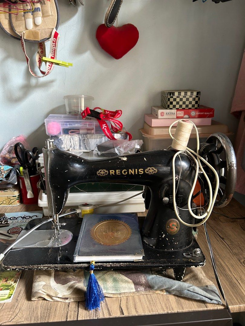 Mesin Jahit Regnis Meja Kursi, Perabotan Rumah di Carousell