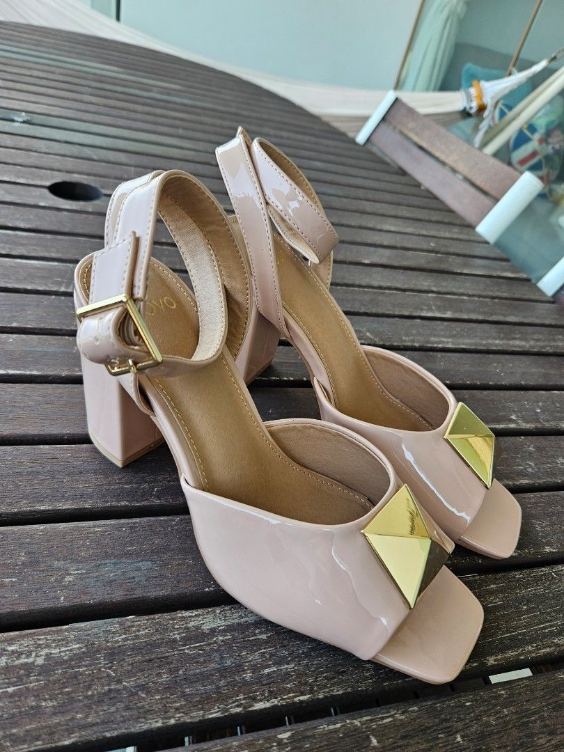Neutral block heel sandals, Women's Fashion, Footwear, Heels on Carousell