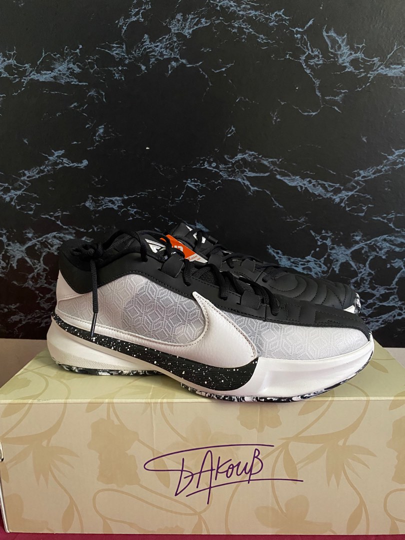 Nike Freak 5 Oreo, Men's Fashion, Footwear, Sneakers on Carousell