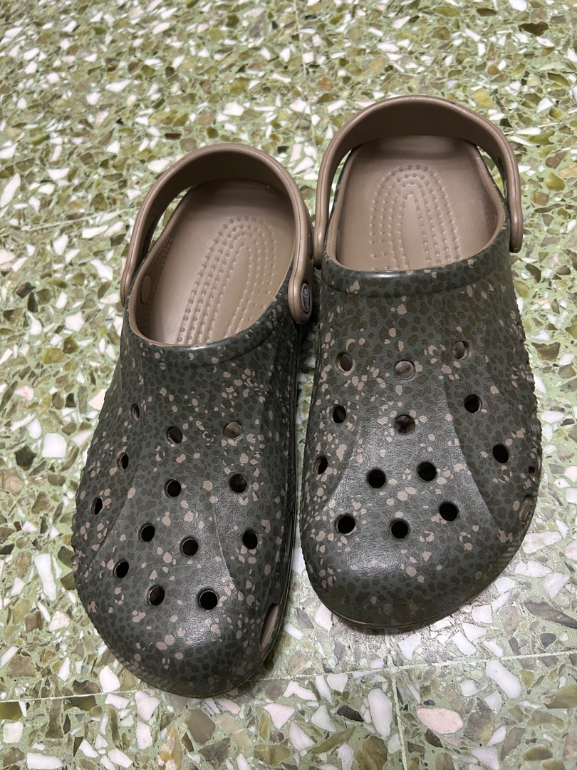 Original crocs, Men's Fashion, Footwear, Flipflops and Slides on Carousell