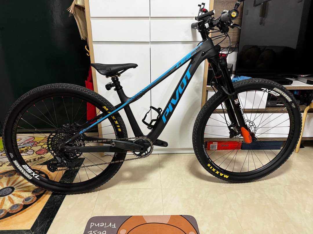 Pivot Les 27.5 A Carbon bike, 運動產品, 單車及配件, 單車 - Carousell