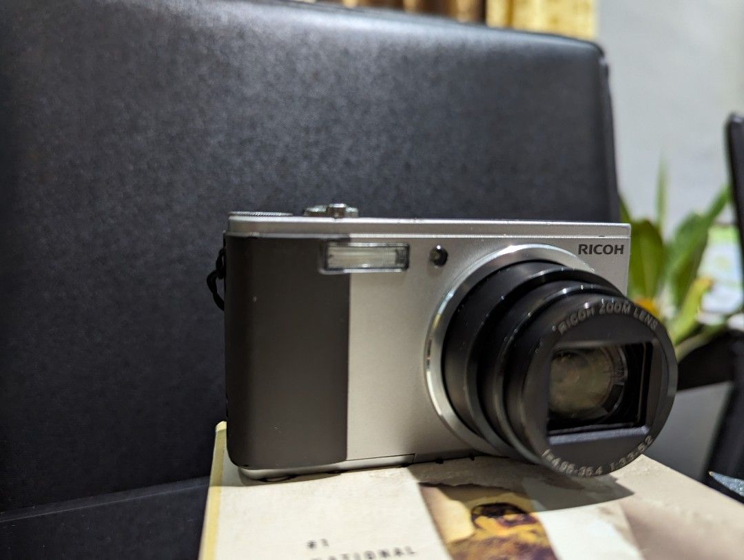 RICOH R8 , #digicam #ccd, Photography, Cameras on Carousell
