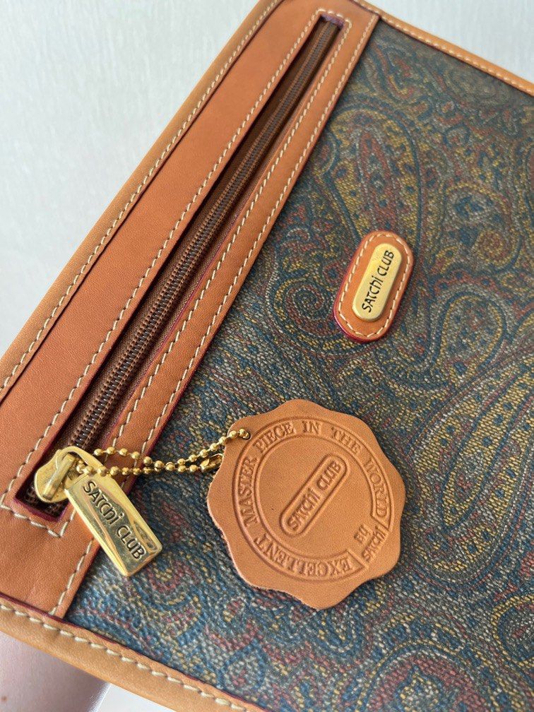 Satchi club vintage clutch, Women's Fashion, Bags & Wallets, Clutches ...