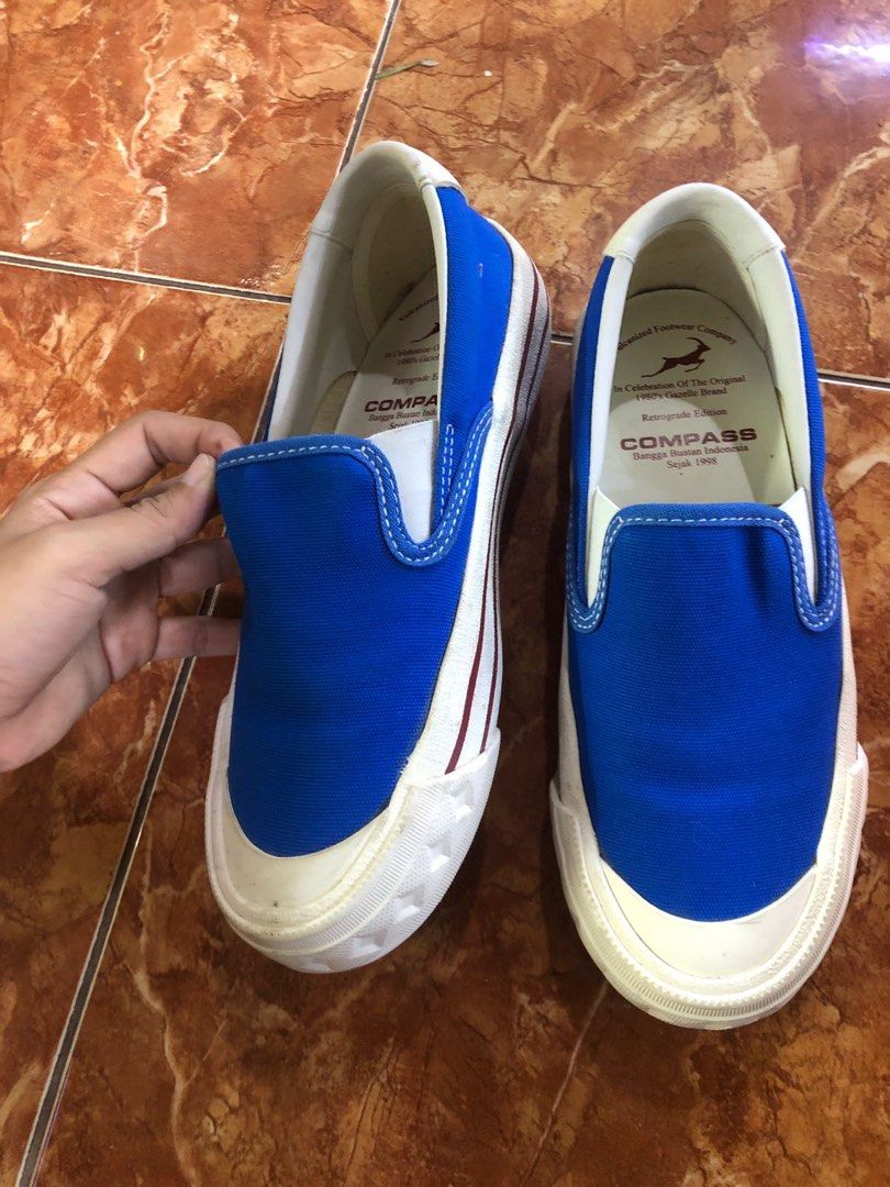 Sepatu compass biru, Fesyen Pria, Sepatu , Sneakers di Carousell